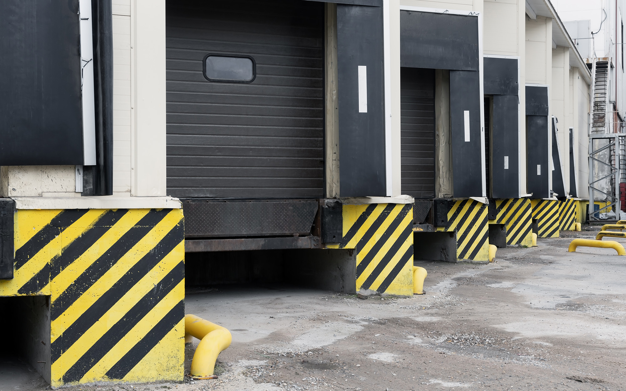 Signs You Need a Dock Shelter Replacement